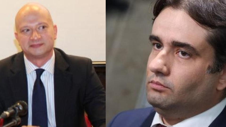 Подсъдимият Божидар Божанов и схемаджията Иван Модев редят послушниците ...